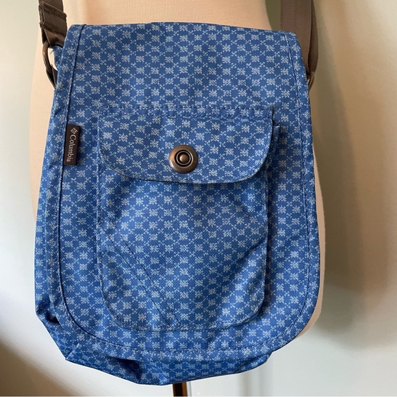 Columbia | Bags | Columbia Azza Messenger Crossbody Travel Bag Like New ...